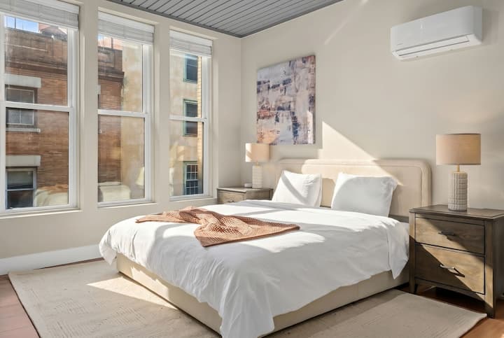 306b Huge Downtown Boston Studio | Walk Everywhere - Boston, MA