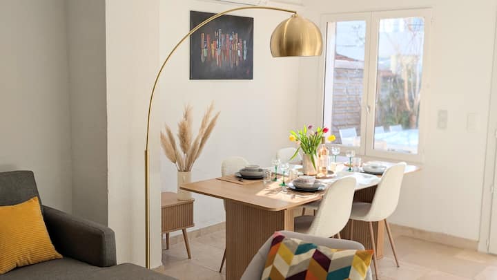 Maison Victoria. 
À Pied : Plage, Port & Calanques - Cassis