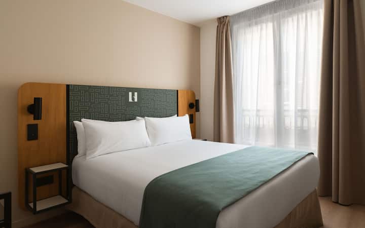 Limehome Versailles Bailliage |Comfort Double Room - Versailles