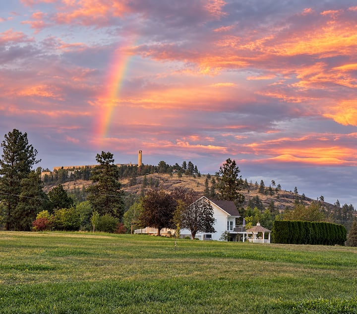 West Kelowna Wine Country Retreat Home| Lake Views - Peachland