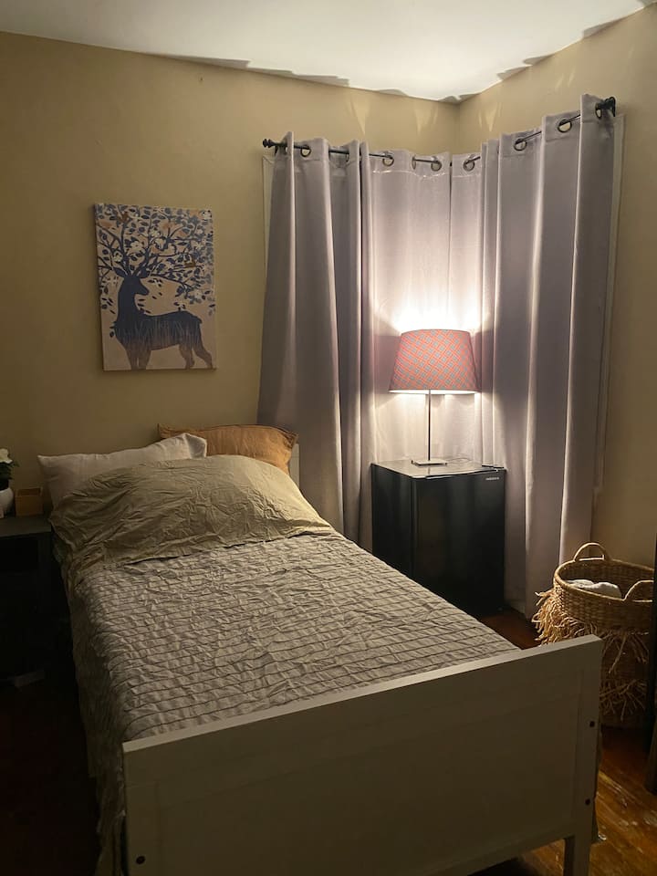 Prívate Room “Cozy Cave” - La Bed & Breakfast - Long Beach, CA