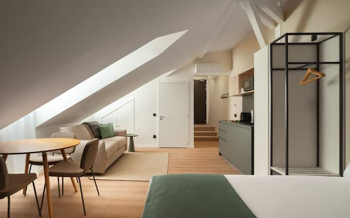 Limehome Versailles Bailliage | Studio + Sofa Bed - Versailles