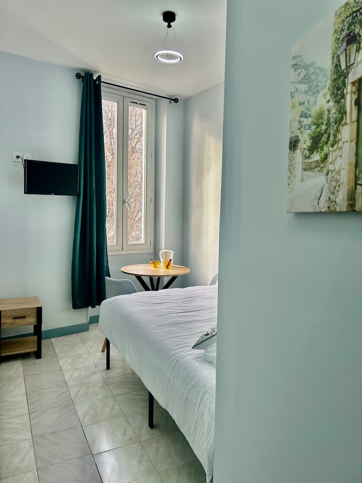 8 - L’arbre Moderne - Gare St Charles - Marsella, Francia