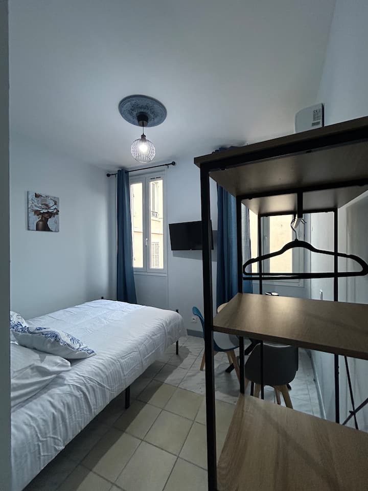 11 - Le Rayon D’aube - Gare St Charles - Marseille