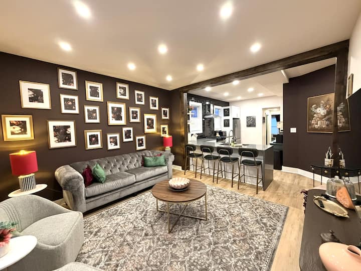 Nightshade 4br Curated Walker's Point Residence - Milwaukee