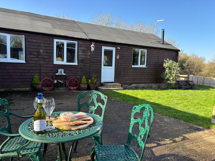 B’s Lodge (At Church Elms Farm). - Kent