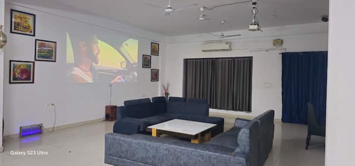 Lavish 3bhk Bungalow In Noida - Noida