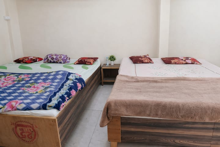 Bake Bihari Homestay Near Iscon Temple - Vrindavan