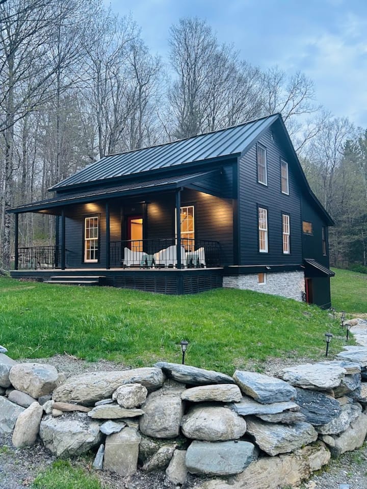 Fully Modernized 1860s Getaway - Pittsfield, MA