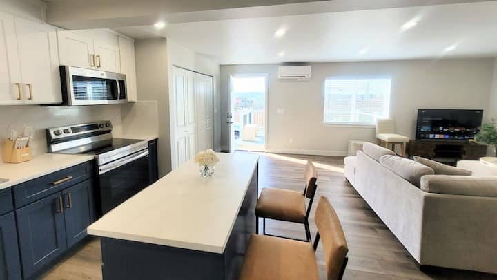 Cozy With Spectacular Puget Sound View - Des Moines, WA