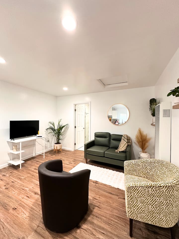 Modern 2br Home With Parking - Santa Maria, CA