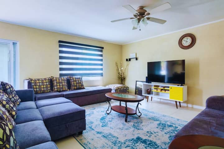 Hip Strip Condo/wifi/ac/tv/pool/ Gym/ Beach Access - Montego Bay
