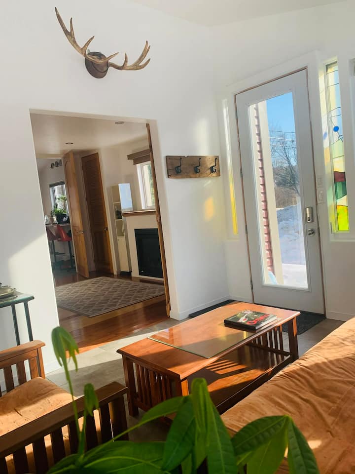 Canadiana Guest Suite - Smiths Falls