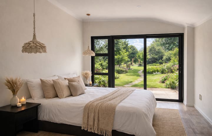 Modern Farm Cottage With Garden And Fire Place - Nottingham Road