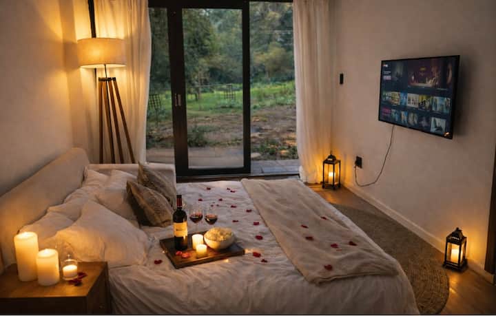 Romantic Garden Cottage-fireplace & Peaceful View - Nottingham Road