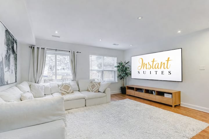 Elegant 3br Retreat | 65” Smart Tv | Free Parking - Toronto
