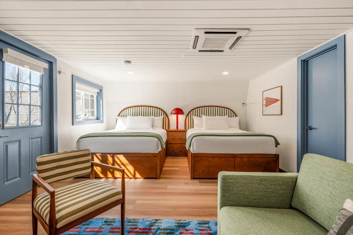 Deluxe Double Queen | River Access | Pool - New Braunfels, TX