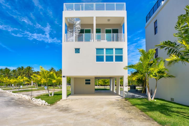 Oceanside Retreat: 3br, Pool & Kayaks - Key Largo, FL