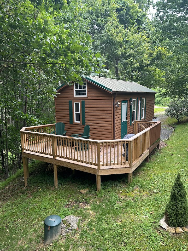 Scenic Mountain Retreat, Dog Friendly + Deck - Blowing Rock, NC