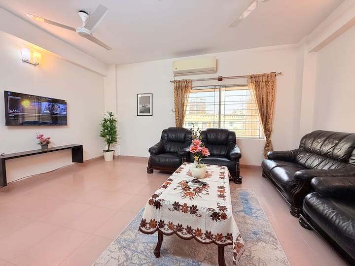 Peaceful Apartment In Banani Road 18 - Dhaka