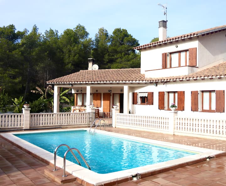 Villa Con Piscina Privada · Bbq · 11 Pers · 5 Hab - Cunit