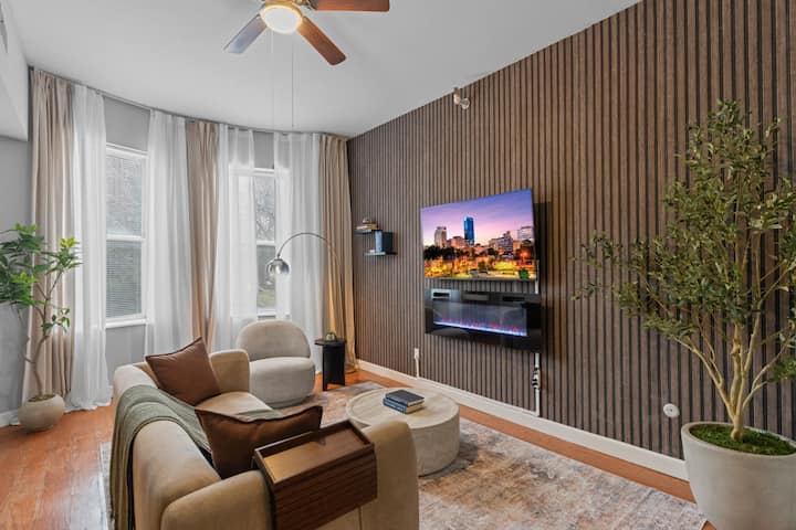 Earth & Ember | Cozy 2br In Central West End - University City, MO