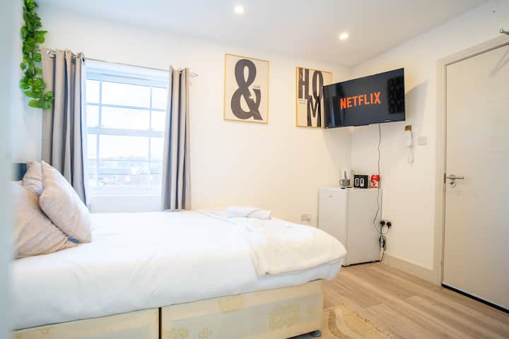 Studio Flat In London - Surbiton