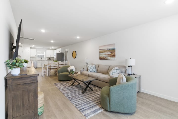 Modern Luxe 3br Escape | 4 Tvs + Queen Suite - Hickory, NC