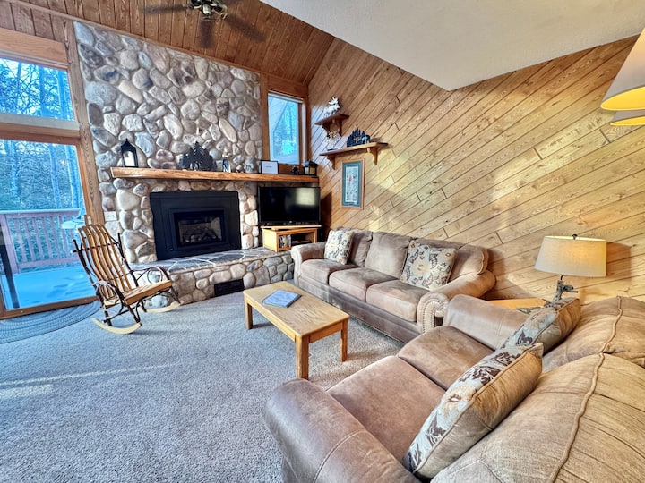 3br Townhome | Ski-in/ski-out | Pool & Hot Tub - Lutsen, MN