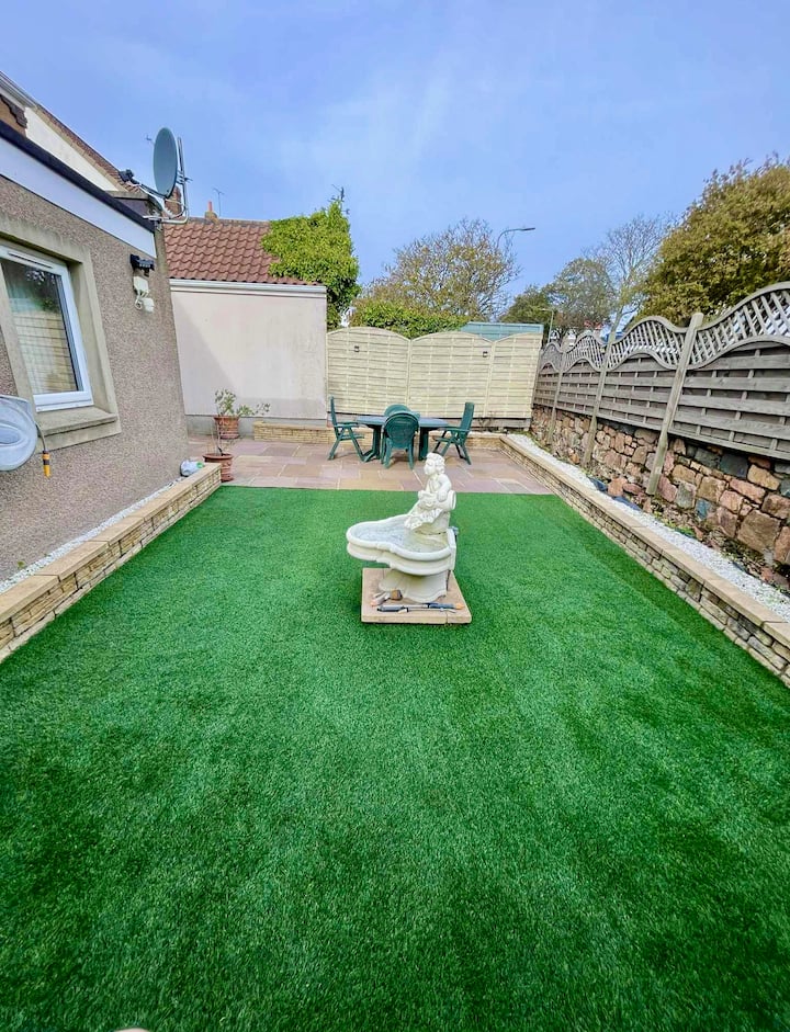 Spacious 3-bed Home With Private Garden & Parking - Jersey