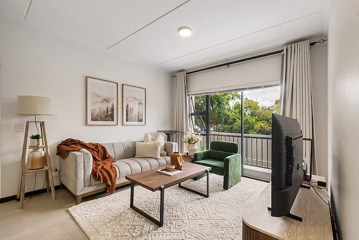 Luxe 2 Bed 2 Bath With Gym, Pool, Backup Power - Lanseria