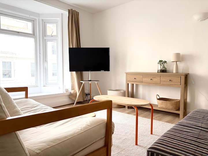 Bright & Spacious | Central | Walk To Beach - Brighton