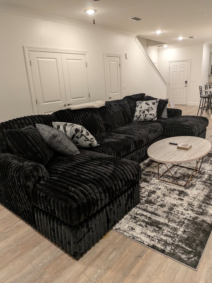 Home Away From Home In West Mobile - Big Creek Lake, AL