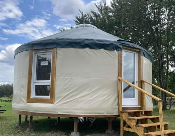 L'ancrée, Yourte Lumineuse, Boisé Près De La Mer - Cap-Chat