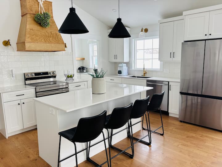 Cozy, Family Friendly Bungalow In Charlottetown - Charlottetown