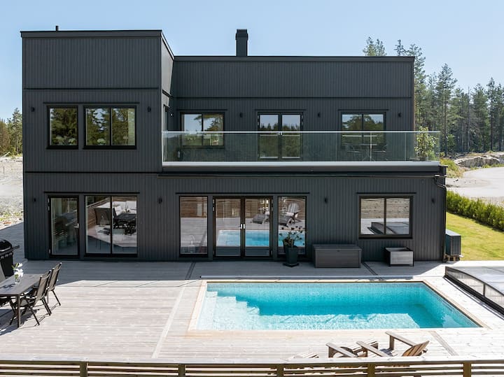 Arkitektritad Poolvilla Med Panoramaterrass - Sigtuna