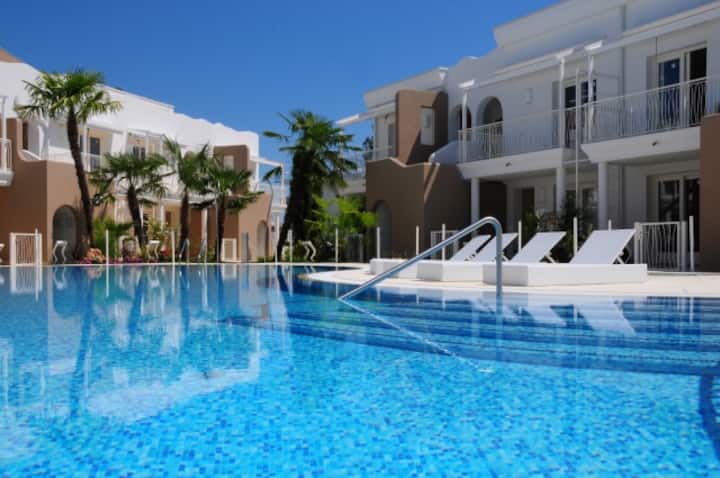 Apartment With Terrace Overlooking The Pool - Lido de Jesolo