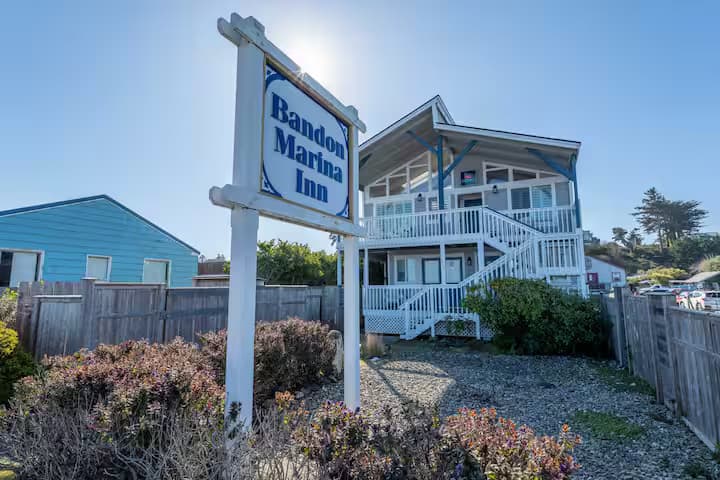 Bayfront Master Suite | Bandon Marina Inn - Bandon, OR