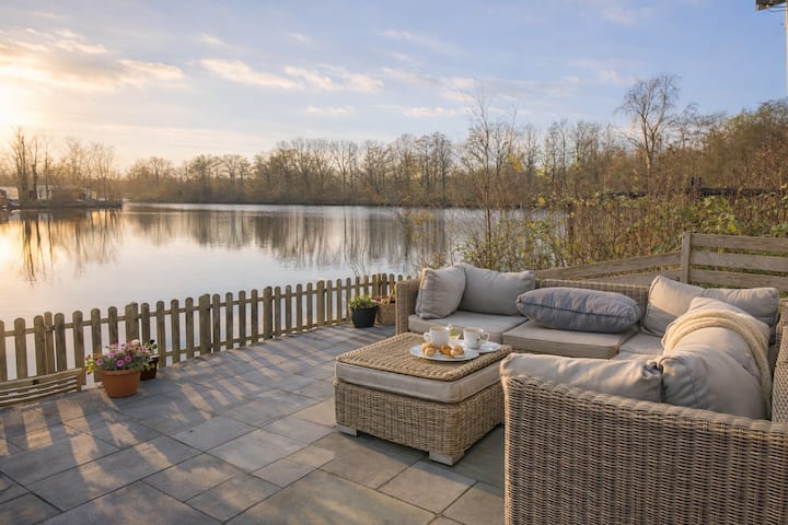Bungalow Aan Het Water Met Terras En Ruime Tuin - Leeuwarden