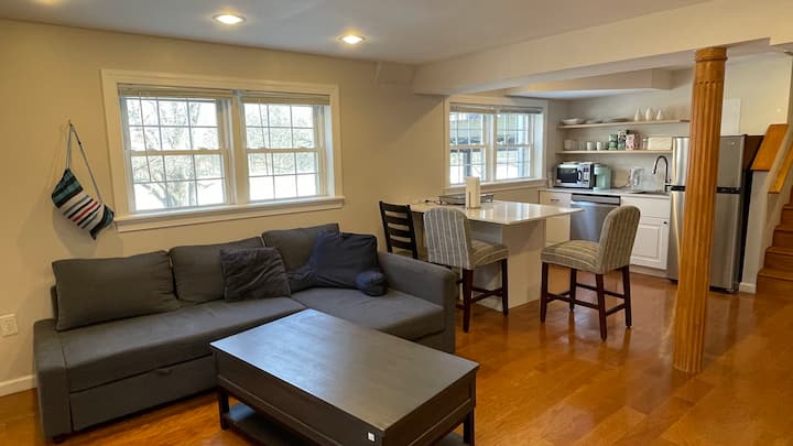 Cozy 2br Suite Nestled In Lower Level Of Home - Alexandria, VA