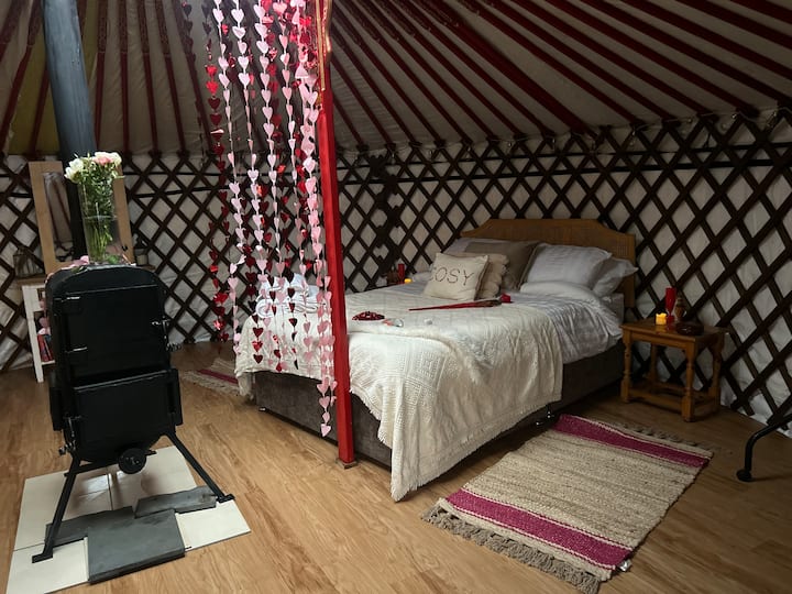 Glamping Yurt Retreat - Chester, UK