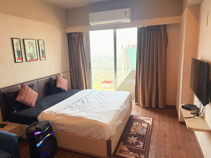 Luxury Weekend Address | Pool, Gym & Resort - Surat