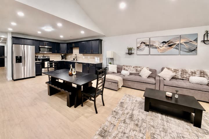 World Cup Ready! Spacious|w&d| Parking| Fastwi-fi - Independence, MO