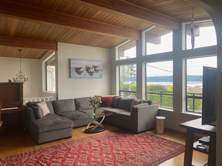 Central West Coast Executive View Home - Campbell River