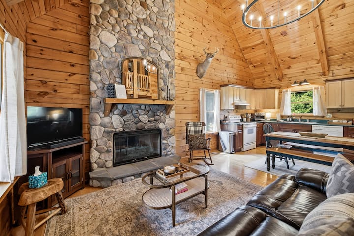 Private Woodland Retreat W/ Pond, Fireplace & - Hartford, MI