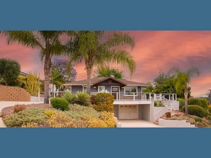 Luxury 5br Hilltop Retreat W/ Sunset Views. - Escondido, CA
