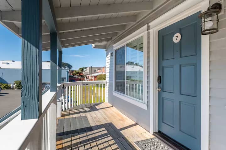 Deluxe Master Suite | Bandon Marina Inn - Bandon, OR