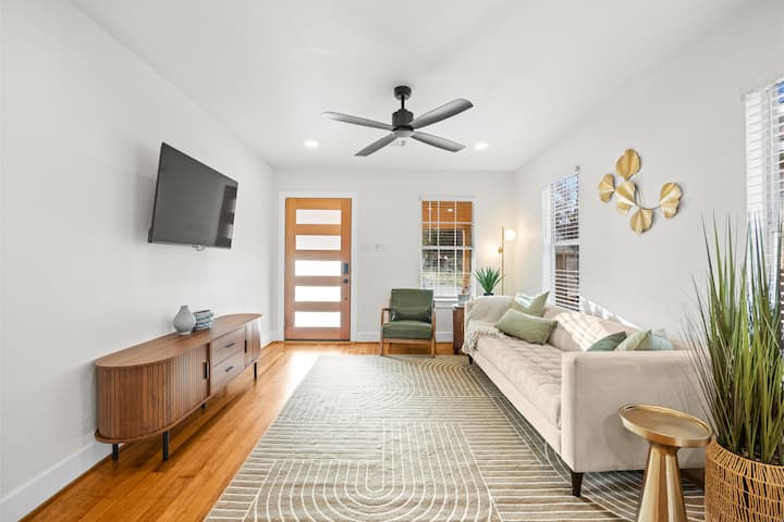 Casa Azul – Unit A | Near Downtown & Med Center -