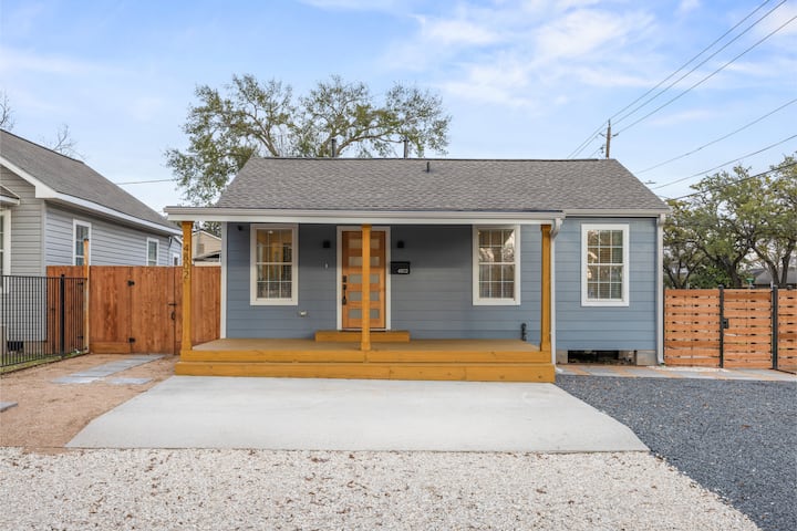 Casa Azul – Unit A | Near Downtown & Med Center - Kashmere Gardens - Houston