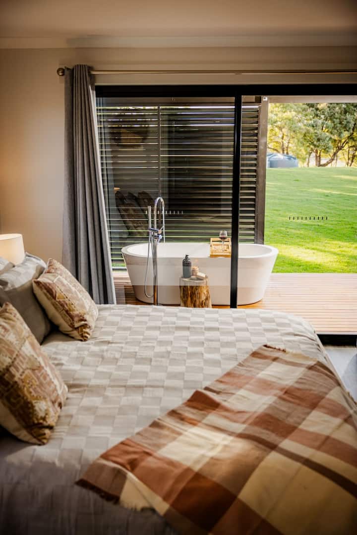 The Olive Leaf Retreat: Couples Getaway - Devonport